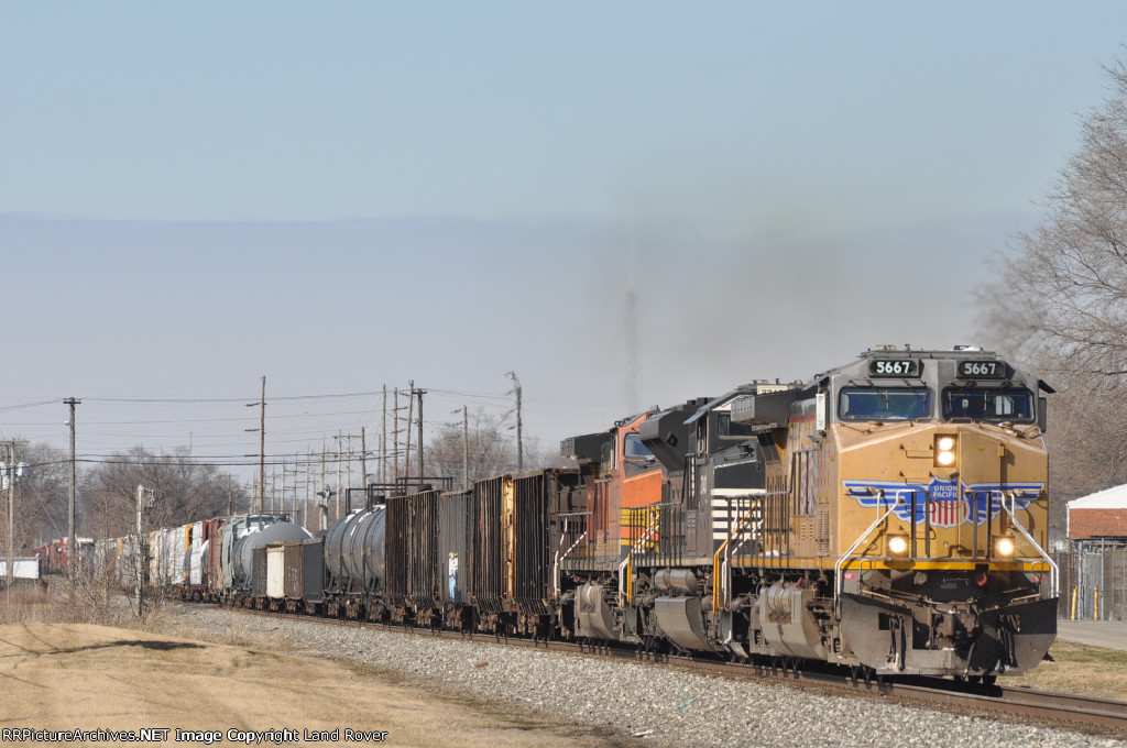 UP 5667 On NS 143 Eastbound